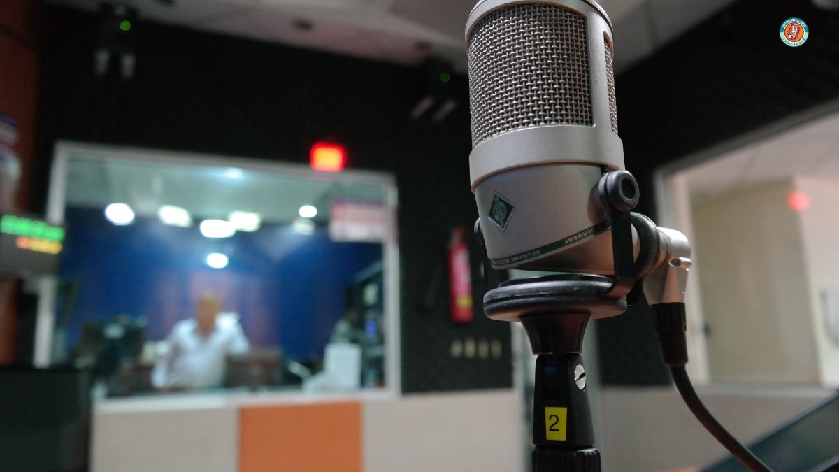 Radio di Tangan Gen Z: Bukan Mati, Tapi Berevolusi Jadi Lebih Personal